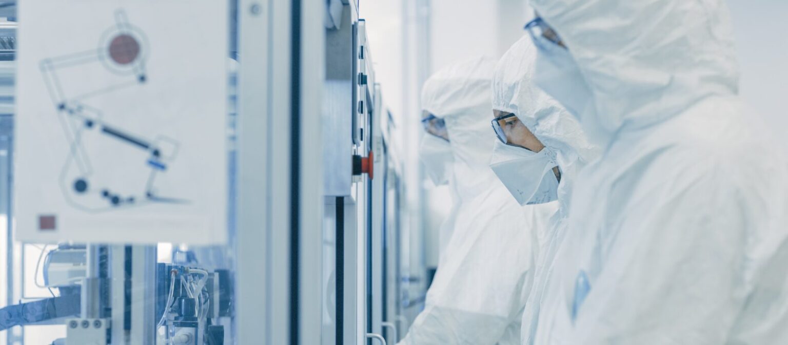 フォトリソグラフィーの精度向上に！BARCとTARCの差異と使い分けのポイント | Semicon Hub